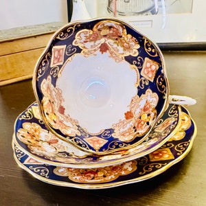 Royal Albert 'heirloom' Trio. Avon Shaped Cup Very Rare - Etsy