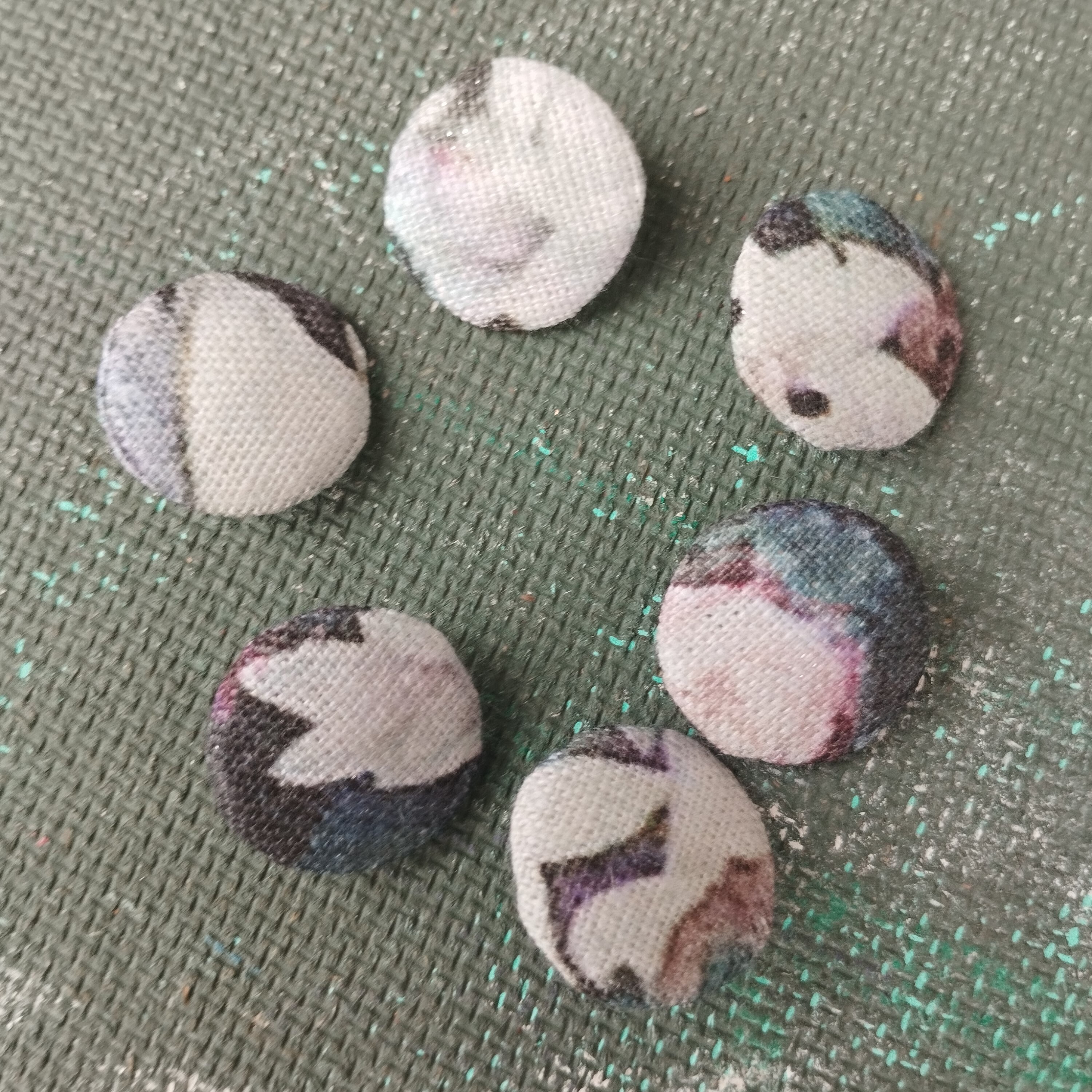 Linen Buttons in Flowers Linen, Checked Natural Linen Fabric Buttons ...