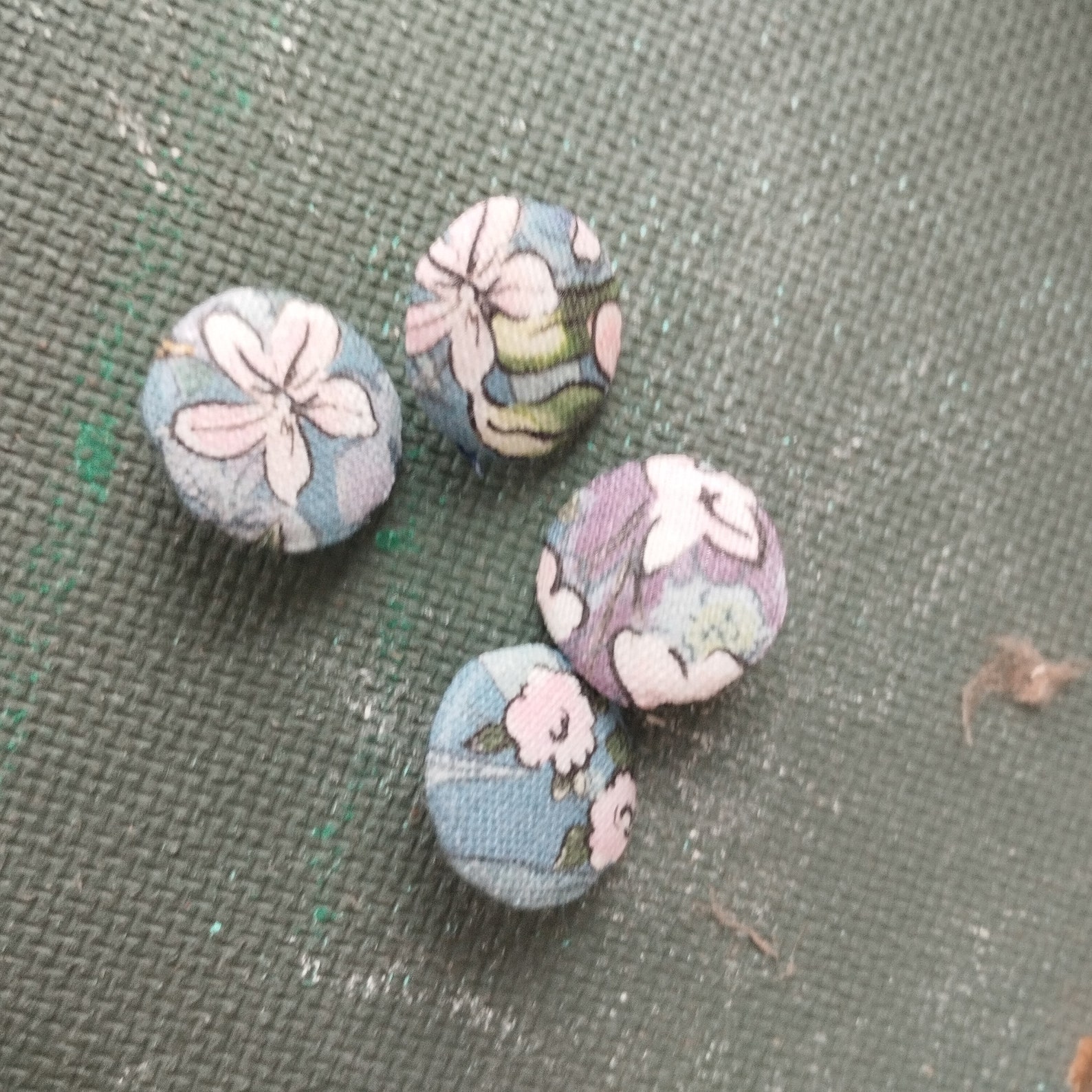 Linen Buttons in Flowers Linen, Checked Natural Linen Fabric Buttons ...