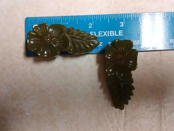 antique / vintage set carved Bakelite dress clips 193… - Gem
