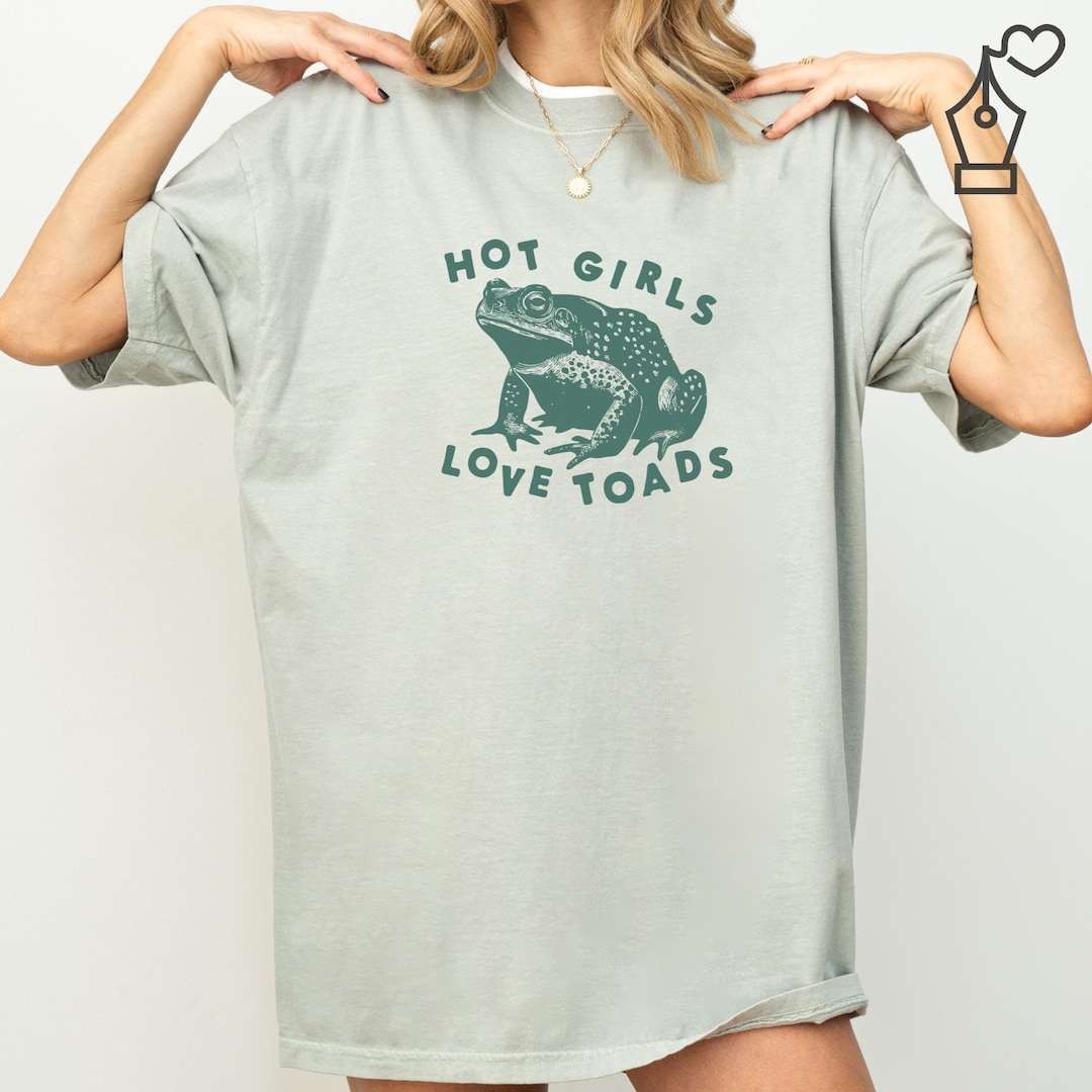 Hot Girls Love Toads Shirt Cute Graphic Tee Animal Lover Comfort Colors ...