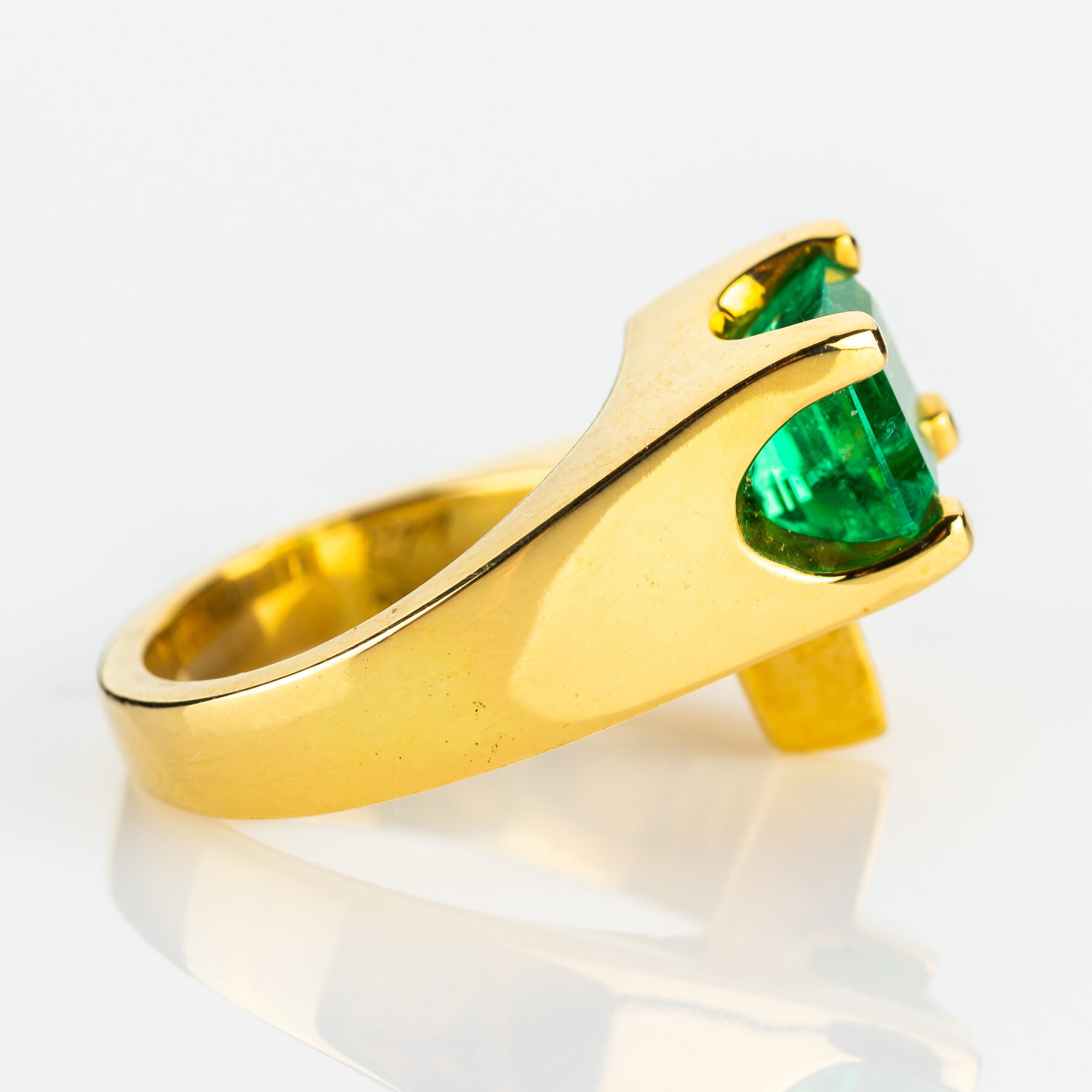 Ladies Ring 18k Gold With an Emerald and Diamonds - Etsy