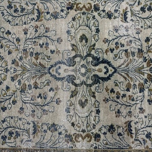 4’8”x6’5”ft. Persian Rug. Persian Scatter Rug. Entryway Rug. Neutral ...