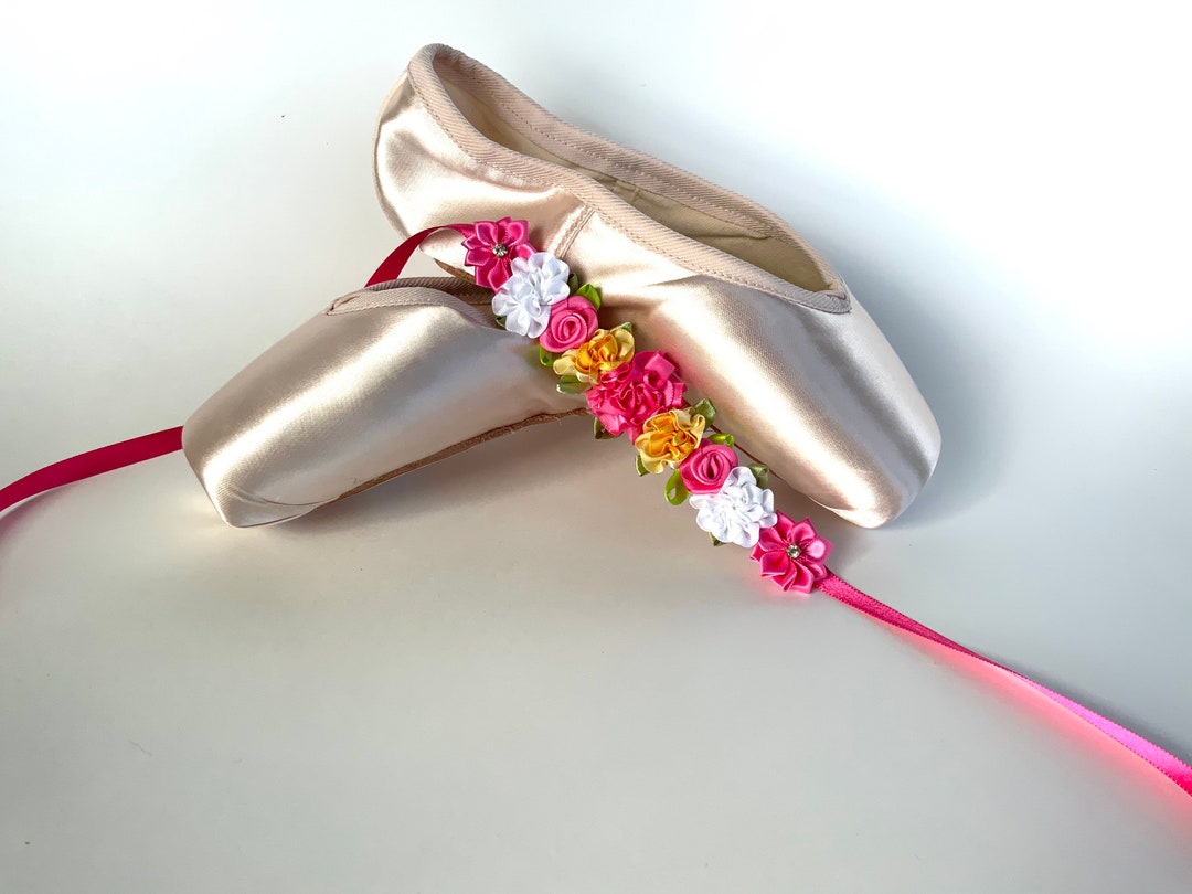 Ballet Bun Wreath: “happy Daze” - Etsy