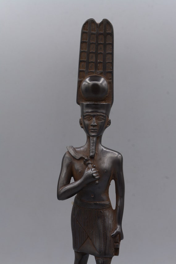 Estatua De Amon Ra Momia Egipto: Un Sarcófago Faraónico Aflora