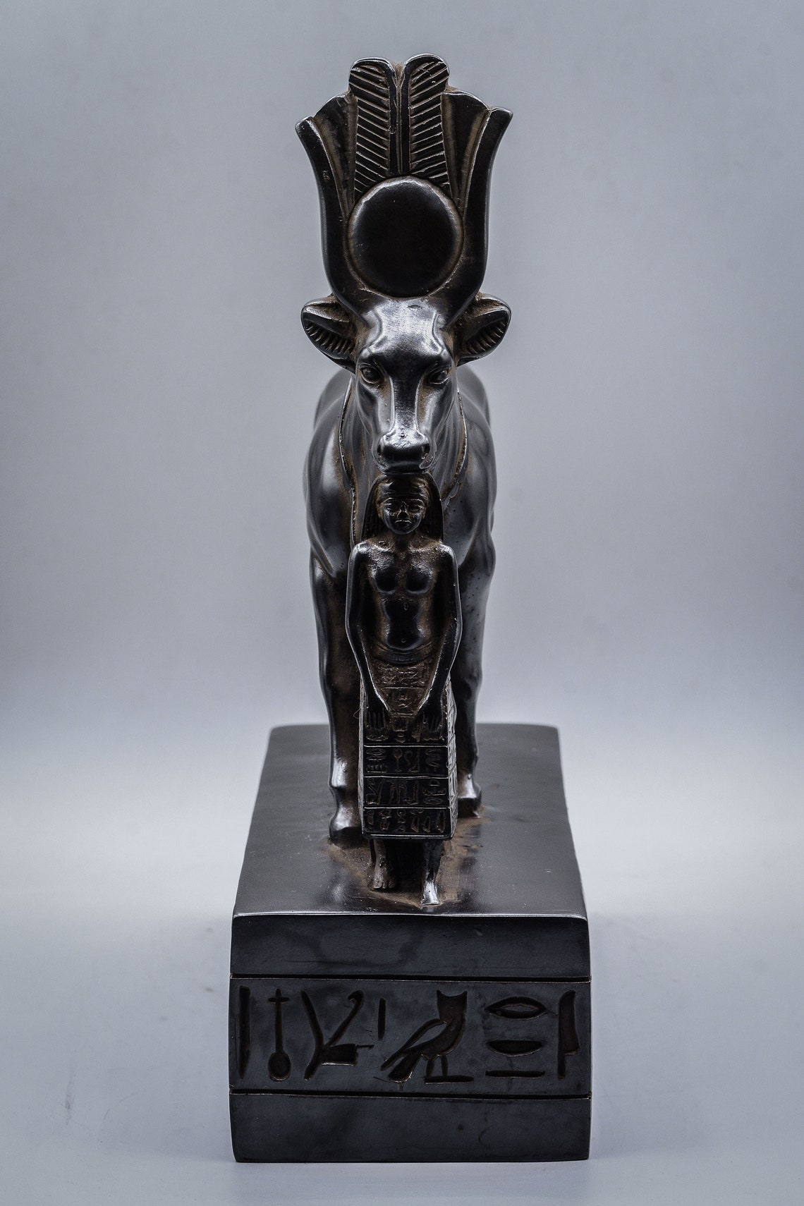 Statue of Hathor Protecting Psamtik This Schist Statue Depicts | Etsy