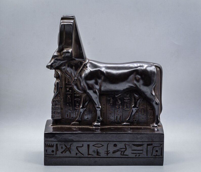 Statue of Hathor Protecting Psamtik This Schist Statue Depicts | Etsy