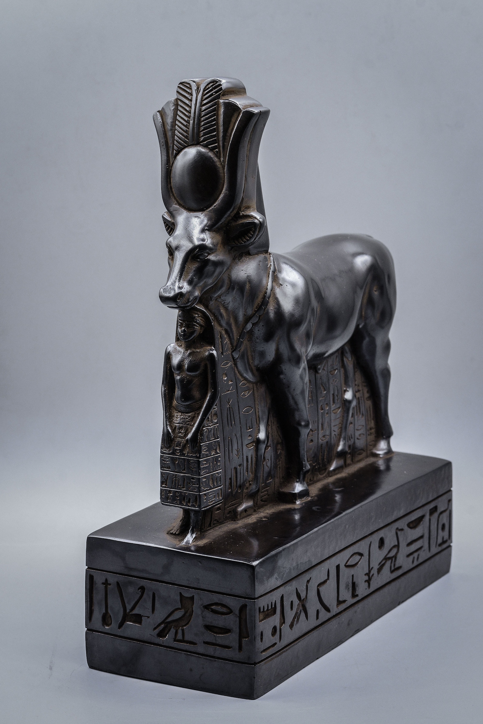 Statue of Hathor Protecting Psamtik This Schist Statue Depicts - Etsy