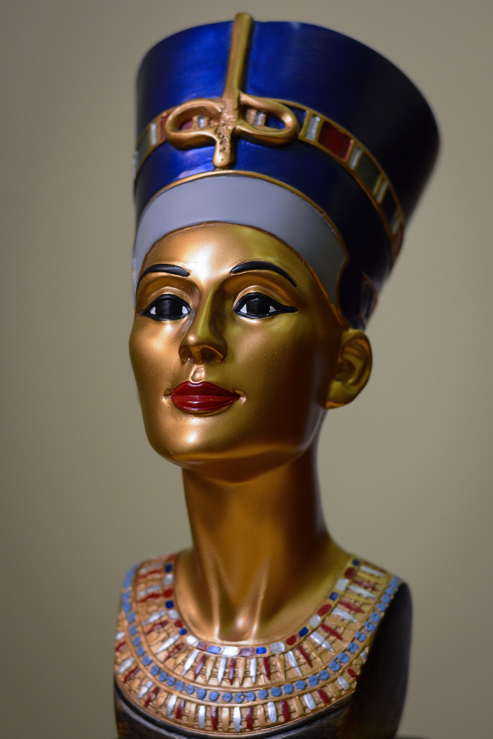 Statue of Egyptian Art Queen Nefertiti Bust Large Hand Painted Gold ...