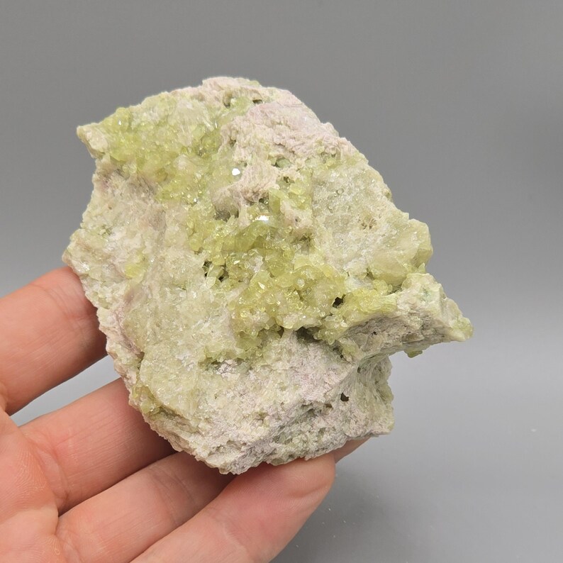 Vesuvianite Crystals on Matrix – Jeffrey Mine, Quebec (331 G) - Etsy