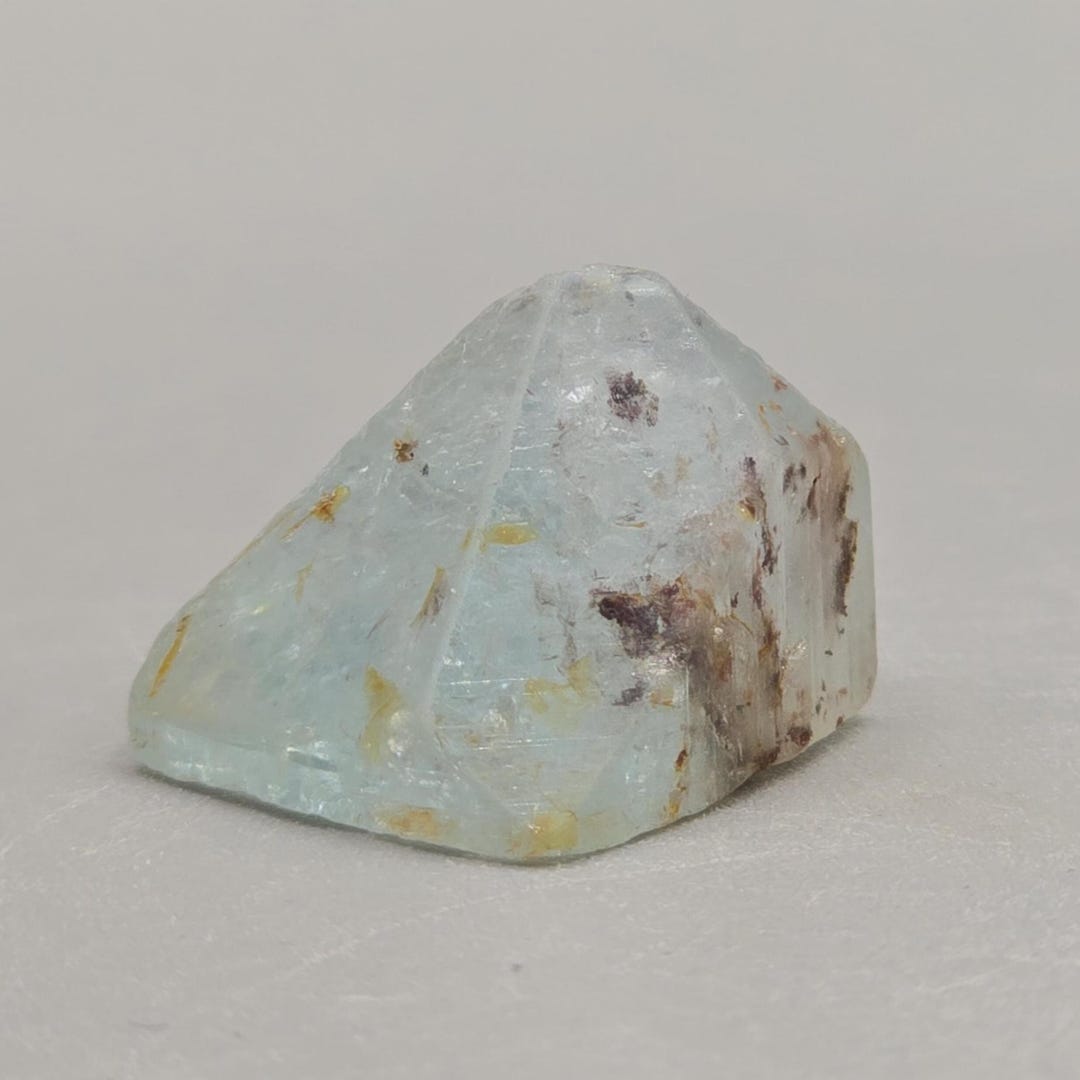 Fluorescent Blue Topaz – Pyramid-terminated Crystal With Yellow UV Zone ...