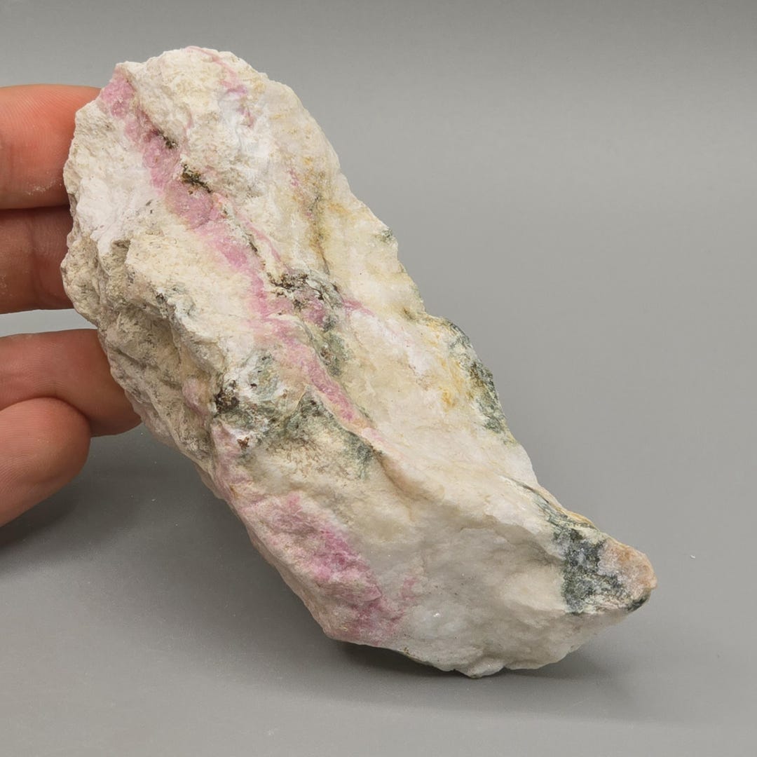 Pink Tugtupite Vein in Alkali Syenite – Rare Fluorescent Stone From ...