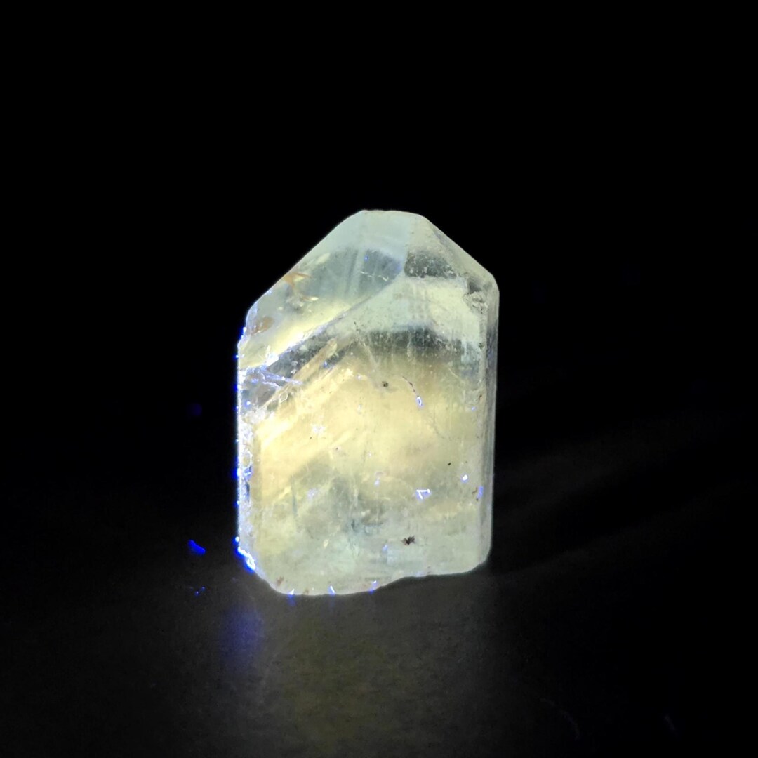 Fluorescent Topaz — Rare Yellow UV Reactive | Pegmatite, Nigeria | 21g ...