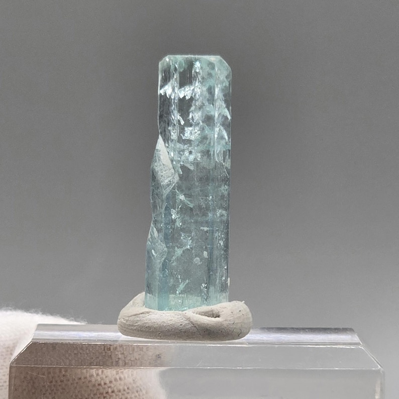 Vanadium Aquamarine With Red UV Fluorescence – Gadgi Gum, Jos Plateau ...