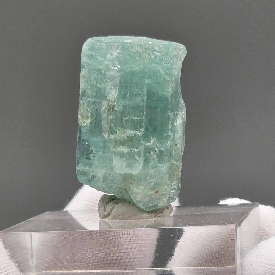 Vanadium Aquamarine – Rare Red Fluorescence, Gadgi Gum, Jos Plateau ...