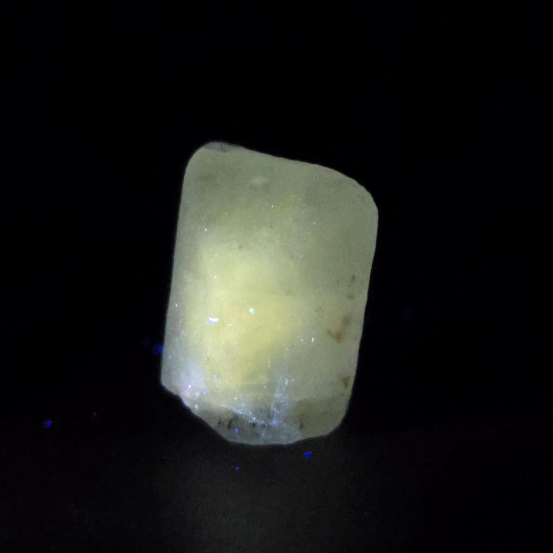 Fluorescent Alluvial Topaz – Yellow-gold UV Luminescent Phase | Jos ...