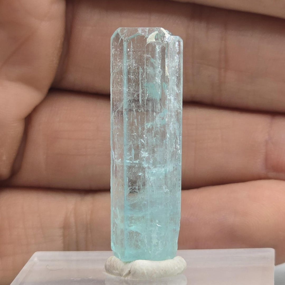 Vanadium Aquamarine Beryl With Rare Red Fluorescence – 8 G – Gadgi Gum ...