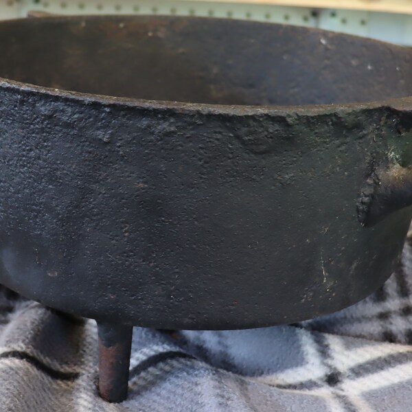 Cast Iron Pot - Etsy