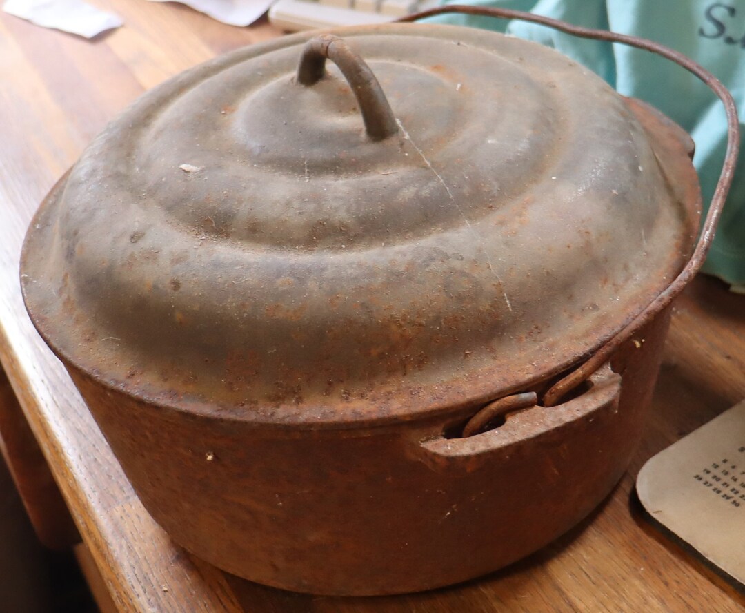 Vintage Cast Iron Dutch Oven Style Pot and Lid - Etsy