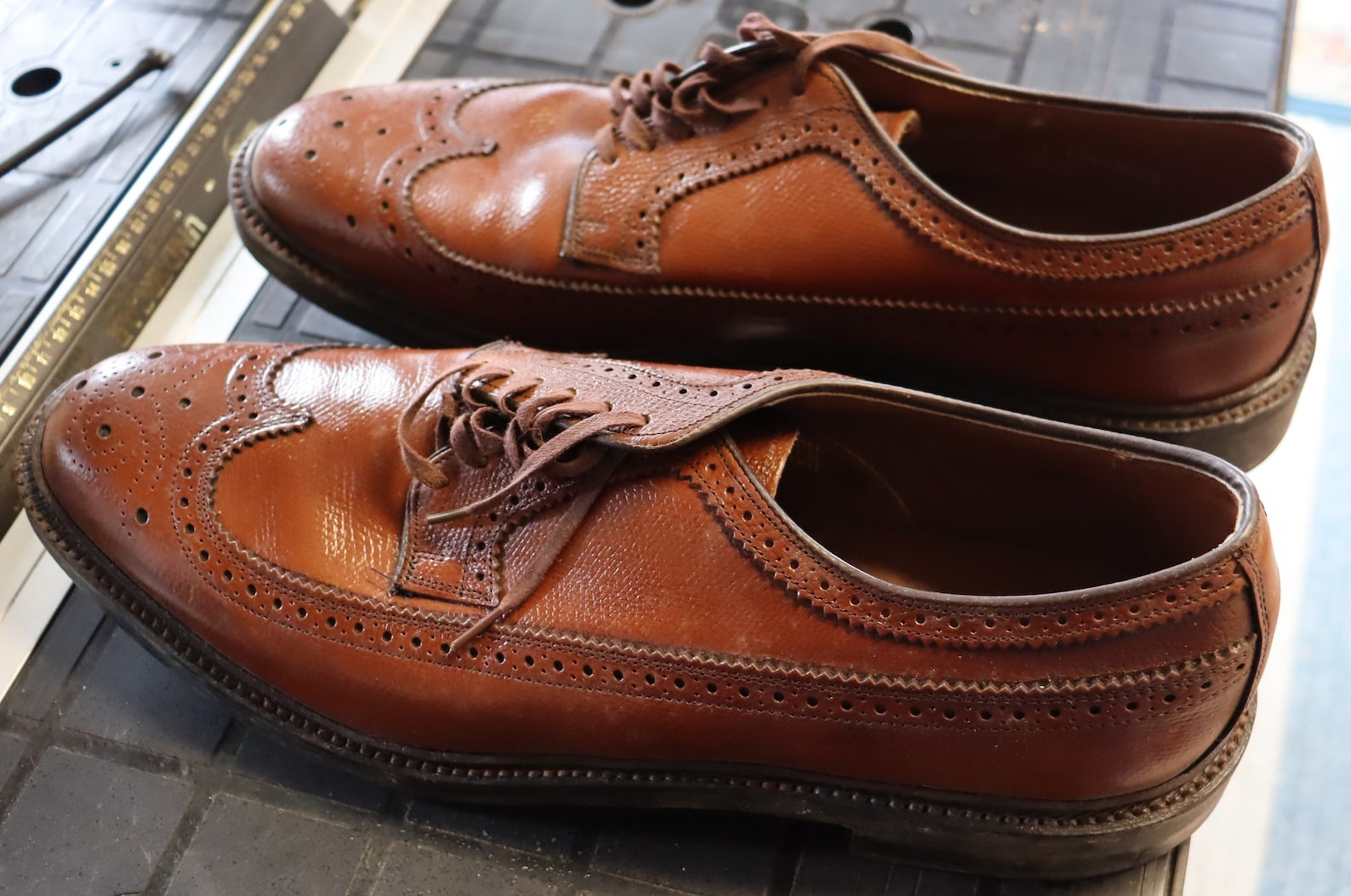 Vintage Pair of 12A Bostonia Leather Men's Wing-tip Shoes Never Worn ...