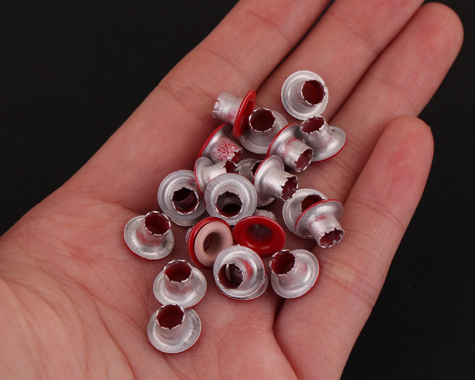 200pcs 4mm Mini Red Eyelets Round Grommet Eyelets Studs for - Etsy