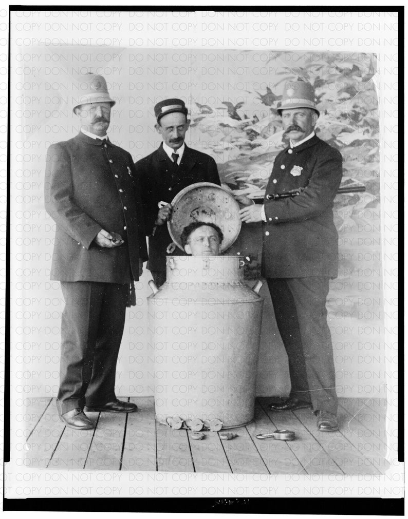 Harry HOUDINI Performs The Great MILK CAN Escape Ca. 1908 - Etsy France
