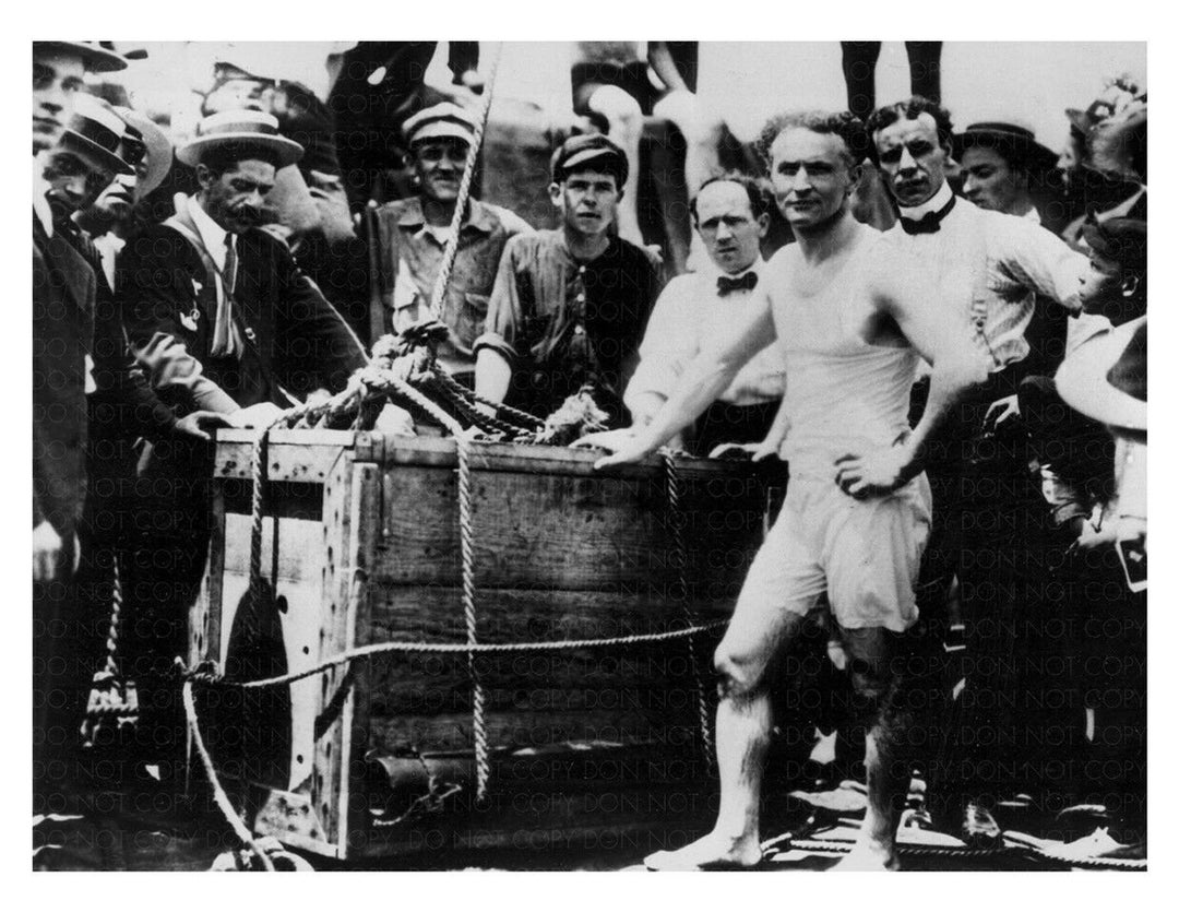 HOUDINI & PACKING CRATE (1907) / Archival Magician Modern Photo Reprint ...