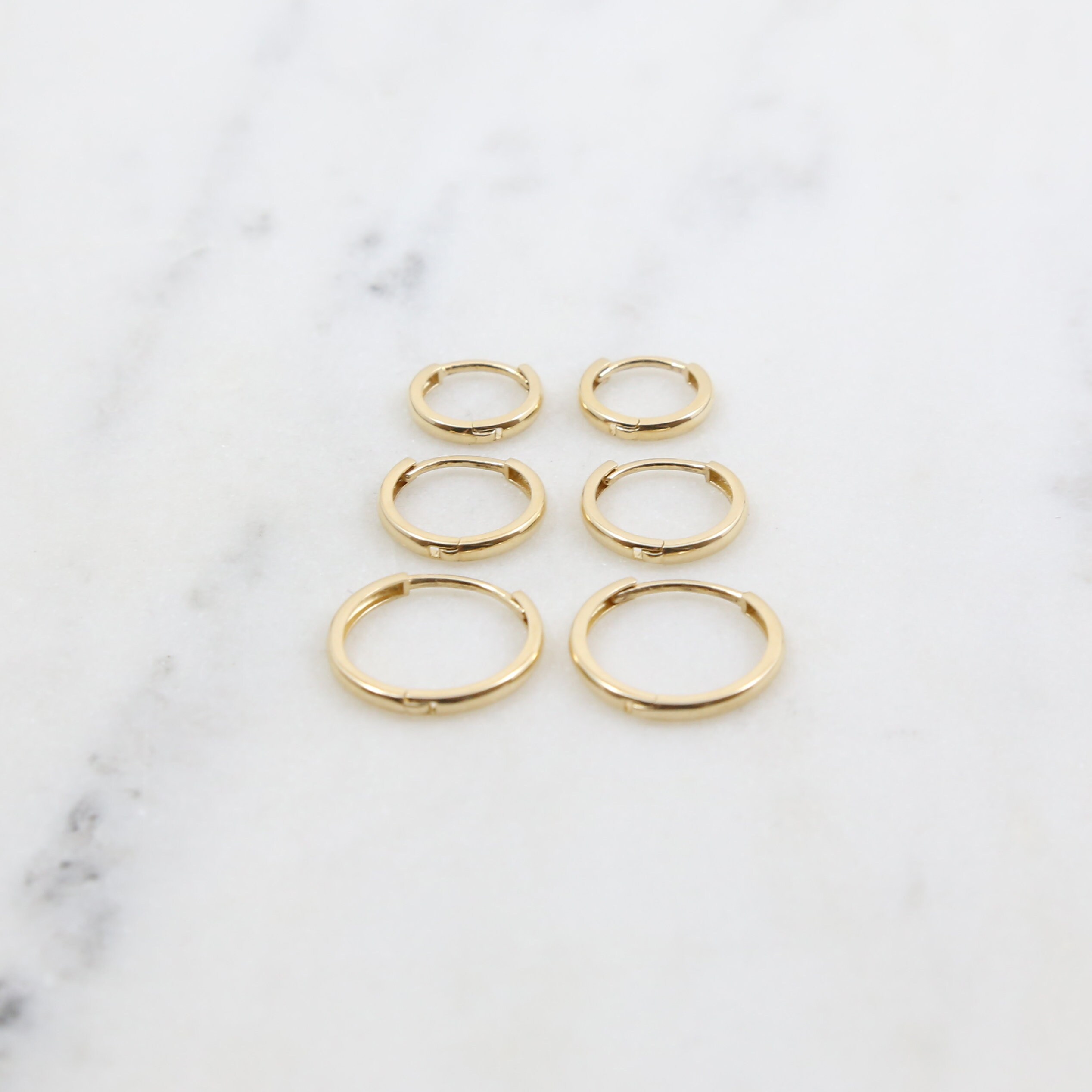 1 Pair Thick Huggie Hinge Hoops 14K SOLID Gold Endless Hoop - Etsy
