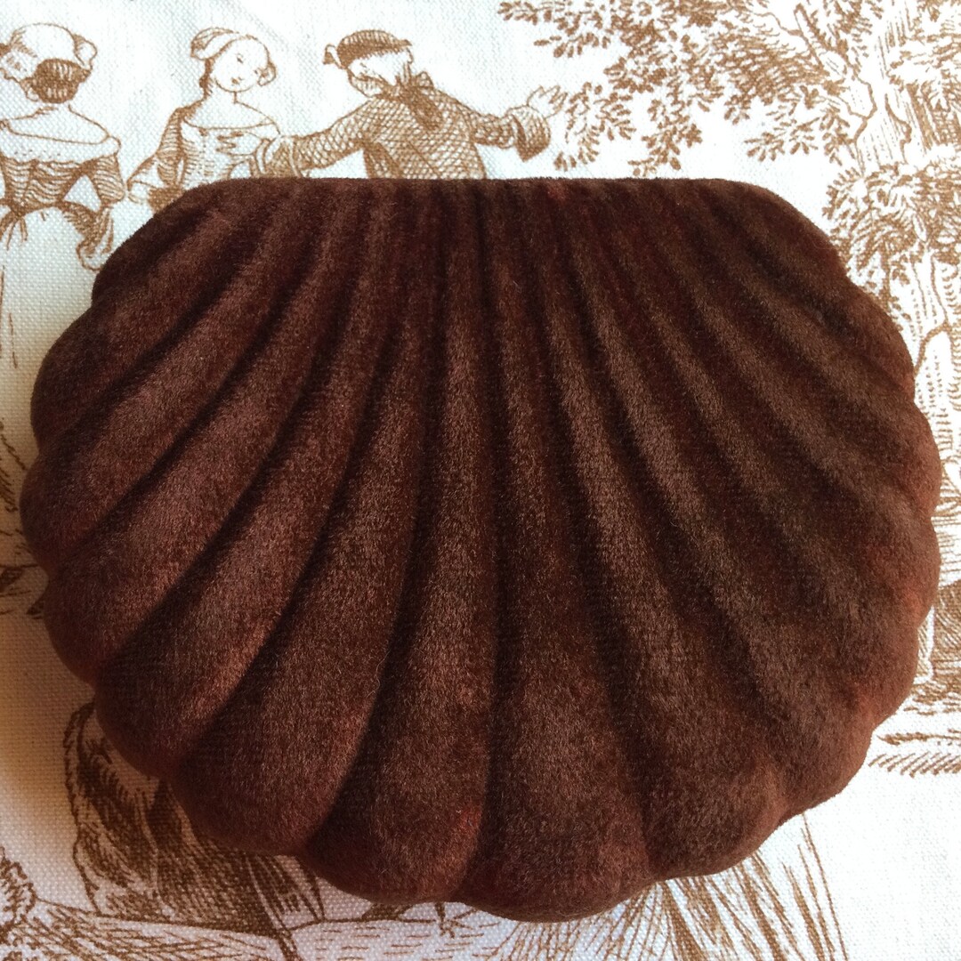 Vintage Velvet Clam Shell Jewellery Box. 1960s Presentation Display ...
