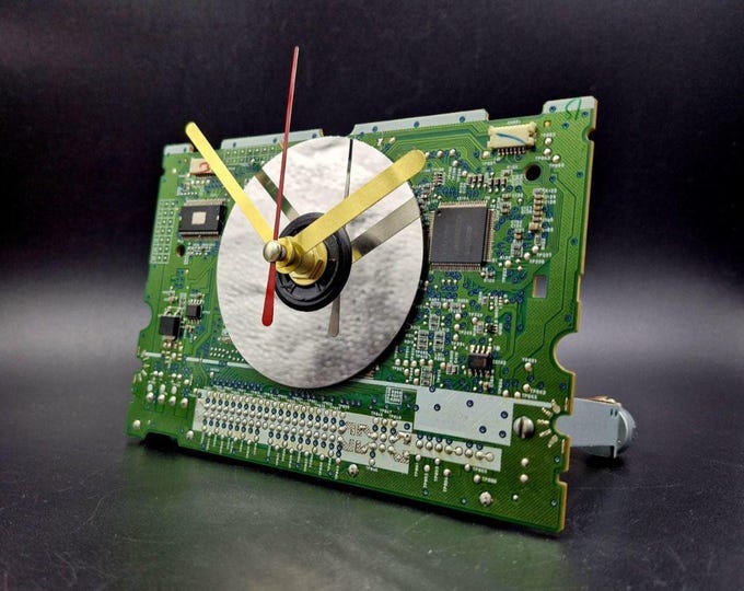 Circuit Board Clock Hand-painted With Laptop Disk Platter, Amazing Geek ...