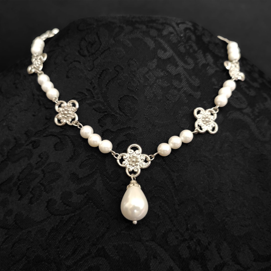 Italian Renaissance Pearl Necklace Four Leaf Clovers - Etsy