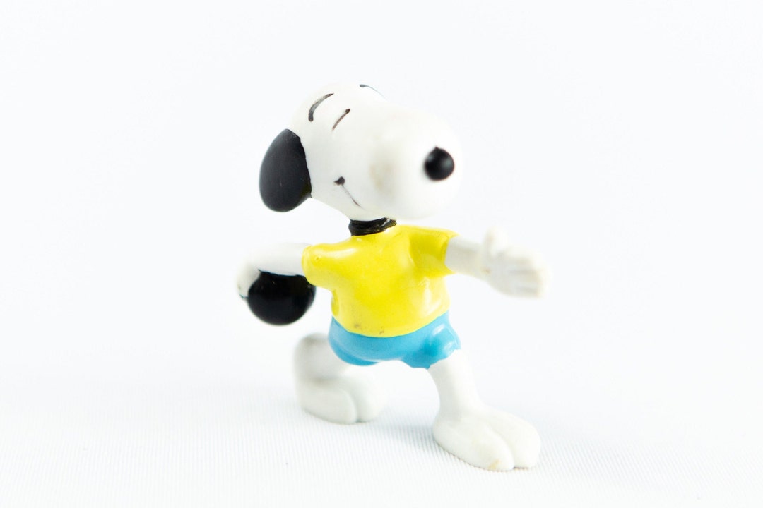 Vintage Snoopy Bowling Figurine - Etsy