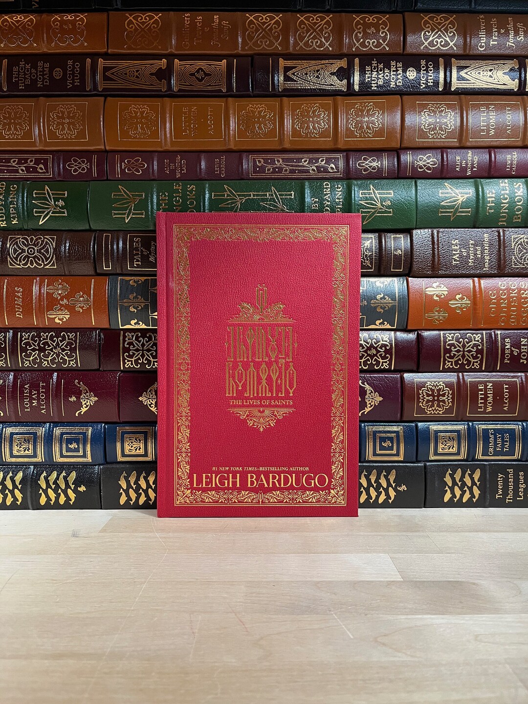 Signé, The Lives of Saints par Leigh Bardugo, illustré par Daniel J ...