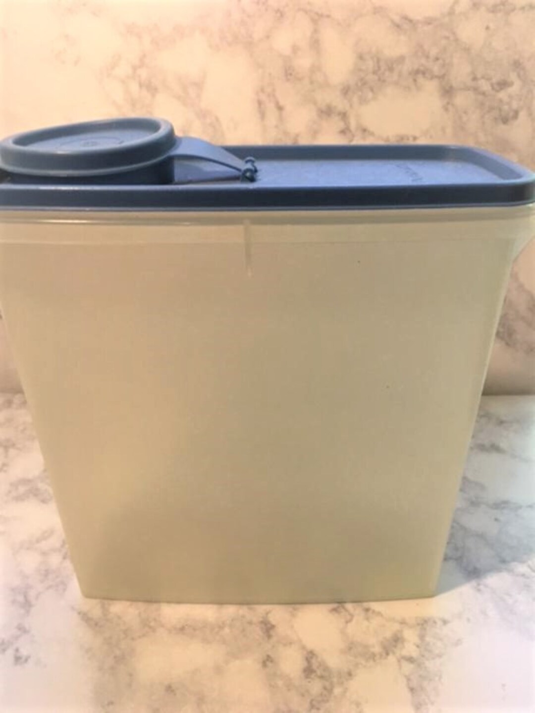 Tupperware Store N Pour Cereal Keeper Vintage Tupperware 469 20 Food ...