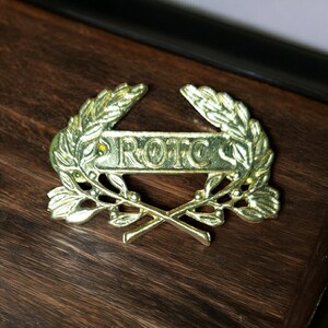 ROTC Vintage Pin, Gold Tone Signed Hat Pin, Lapel Pin, Hat Badge Wreath, Cover ROTC Hat Pin ...