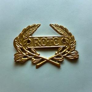ROTC Vintage Pin, Gold Tone Signed Hat Pin, Lapel Pin, Hat Badge Wreath, Cover ROTC Hat Pin ...