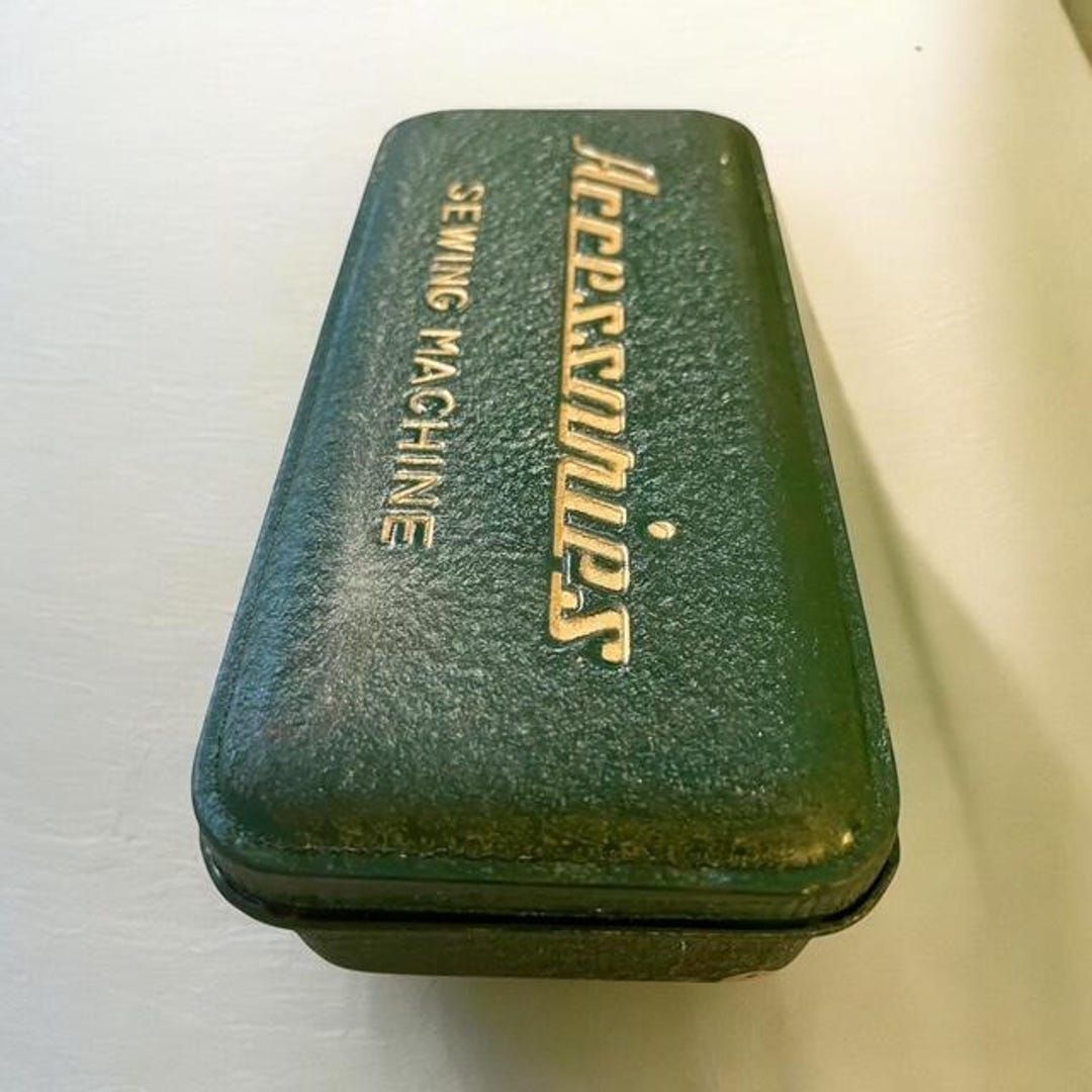 Vintage Deluxe Metal Sewing Machine Accessories Kit With Book and Oil ...