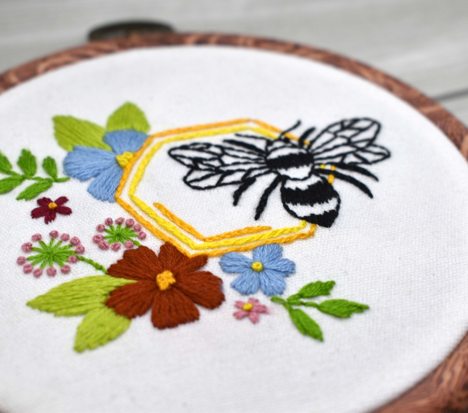 Bee and Flower Embroidery Pattern Bee Hive Embroidery Pattern Insect ...