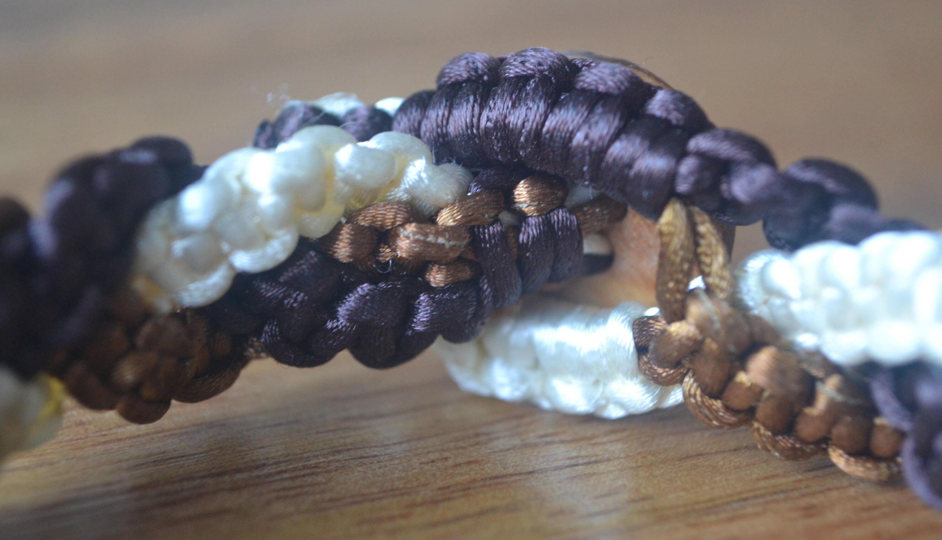 Triple braid macramé bracelet wristband - Etsy Italia