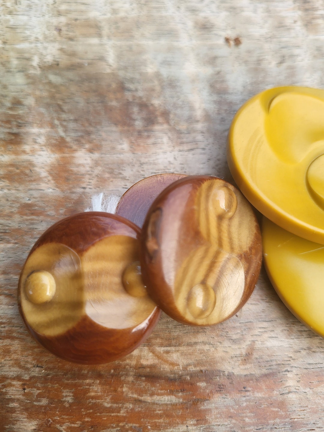 7 Vintage Bakelite Buttons - Etsy