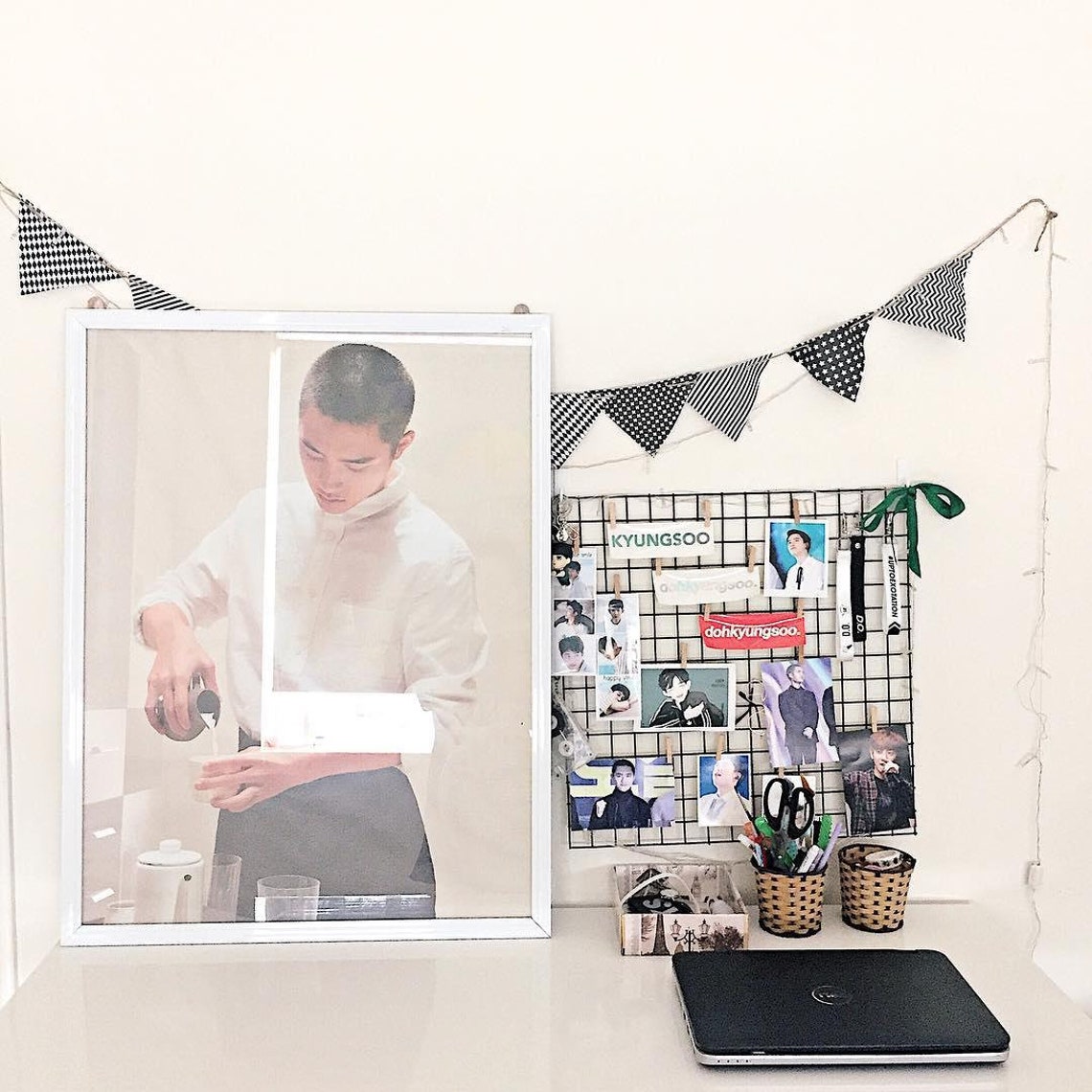 Black Wire Wall Grid Kpop Panel Metal Moodboard FREE CLIPS - Etsy