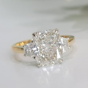 3.5 Carats Three Stone Engagement Ring 3 Carat Center E/VVS2 Clarity ...