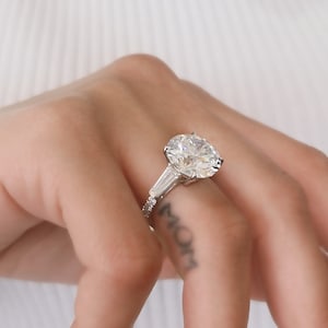5 Carat Round Cut Engagement Ring, Three Stone Ring, Lab Grown Diamond ...