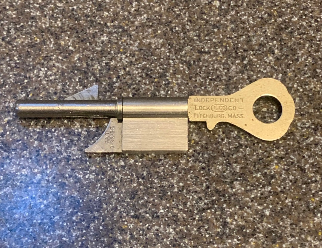 Vintage Independent Lock Co. ILCO Pitchburg Mass Skeleton Keyhole Guard ...