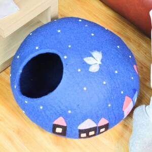 Cosmic Night Themed Wool Cat Bed| Handmade Eco-friendly Bed for Your ...