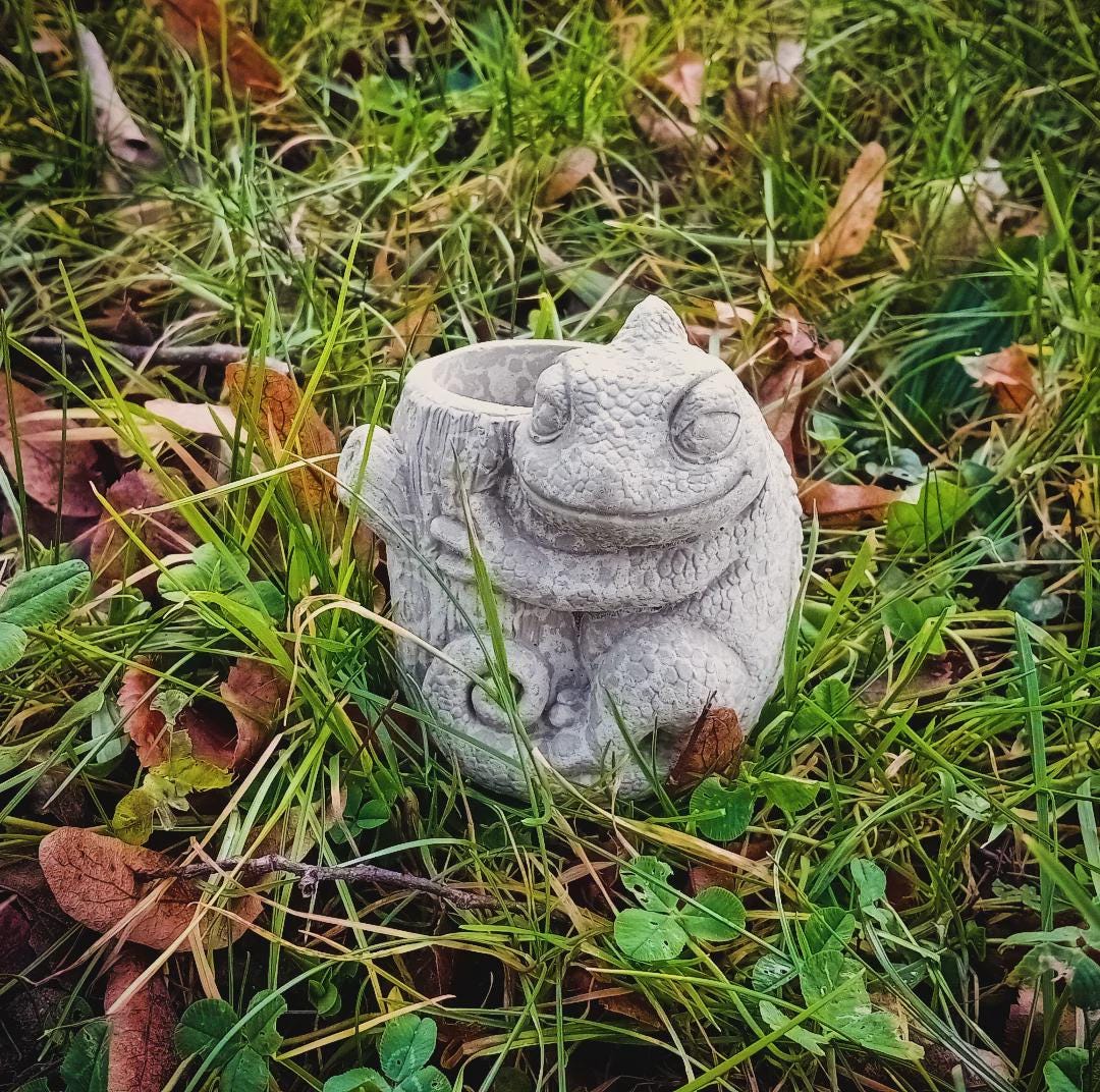 Cute Stone Lizard With Tree Trunk Garden Decor Pot Flower Pot Creative ...