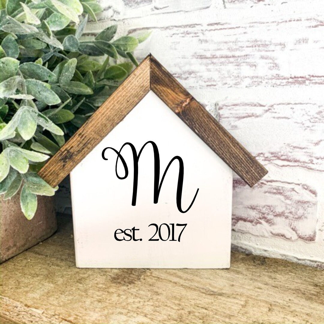 Family Initial House Wood Sign: Rustic Farmhouse Decor - Etsy
