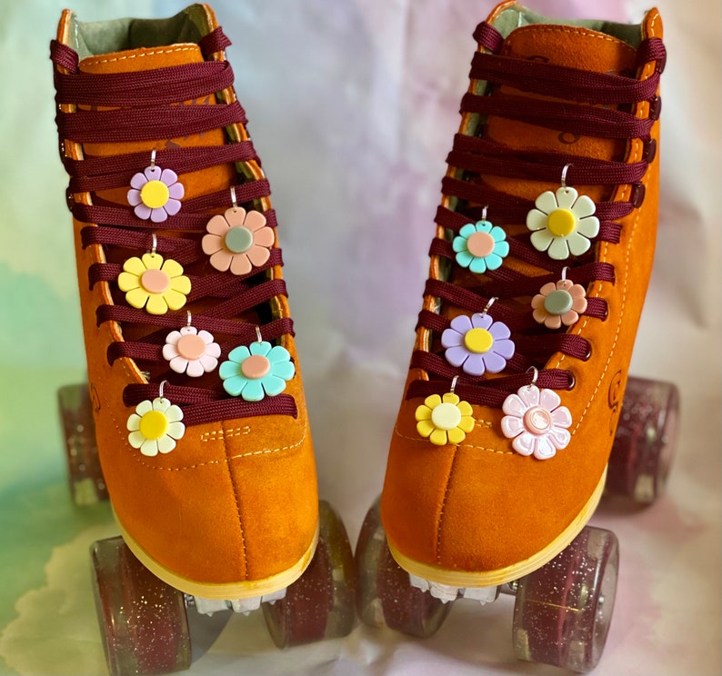 Pair of Daisies Roller Skate Lace Charm Daisy Flower Roller - Etsy