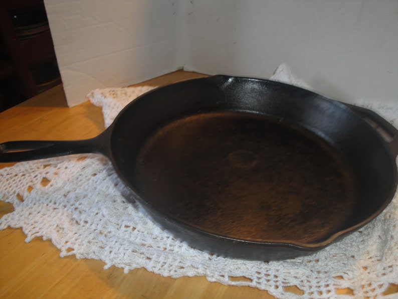 Lodge 12 Old Country Style Original Cast Iron Skillet - Etsy