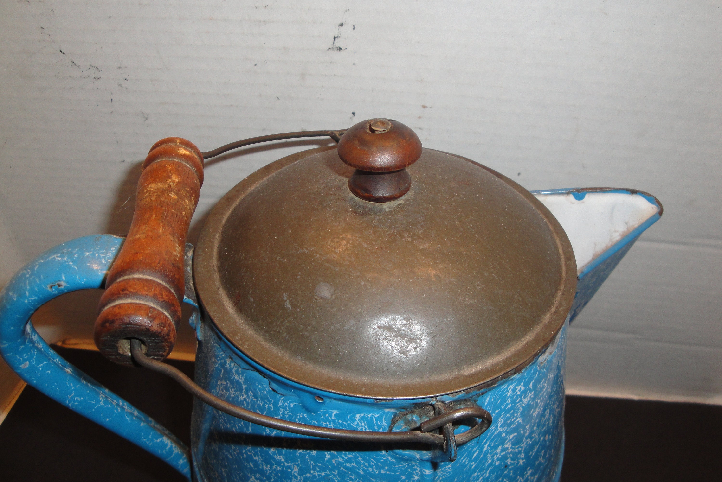 Hugh Old Farm Kitchen Coffee Pot. Primitive Blue and White Graniteware ...